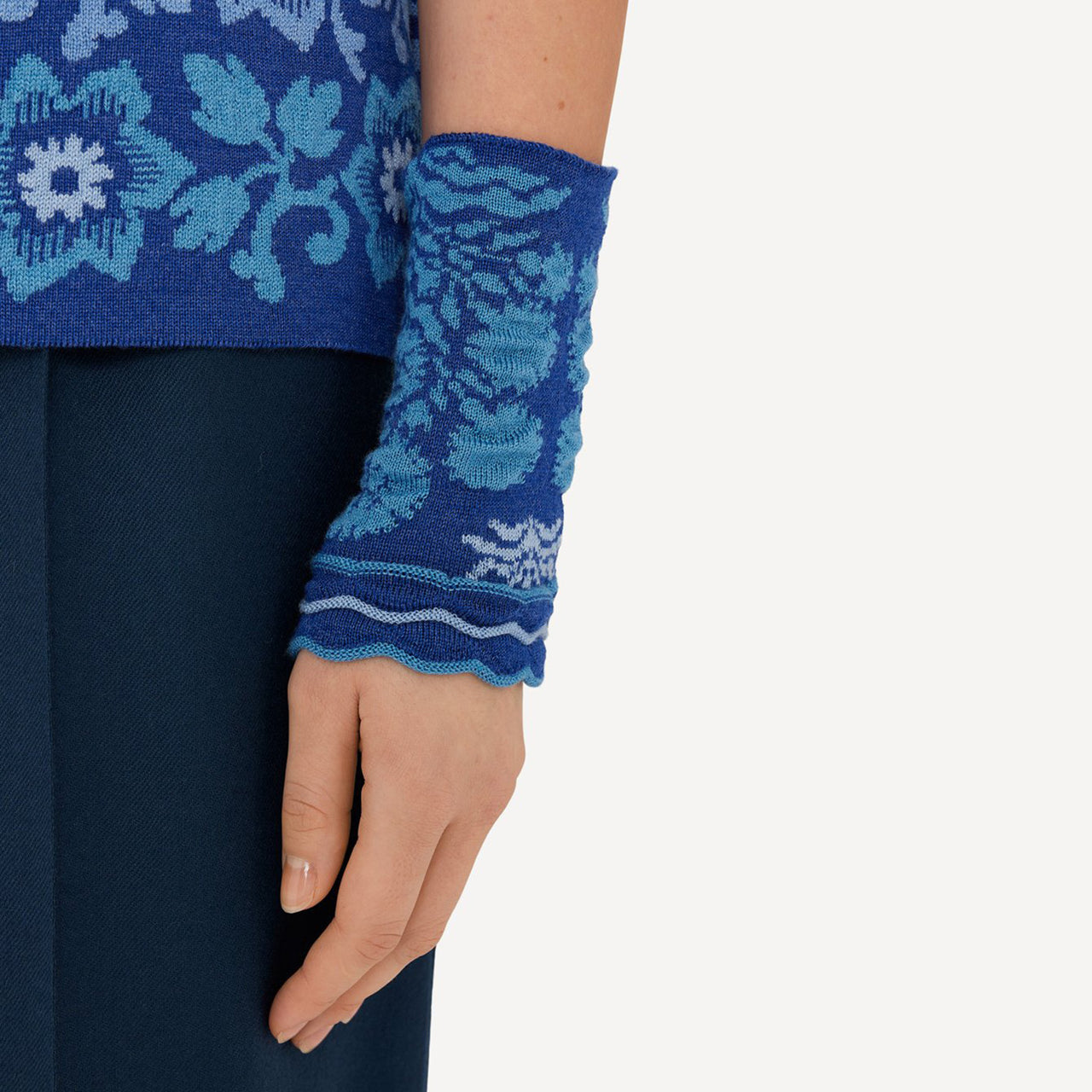 Alhambra Wrist Warmers Blue – Norway Designs